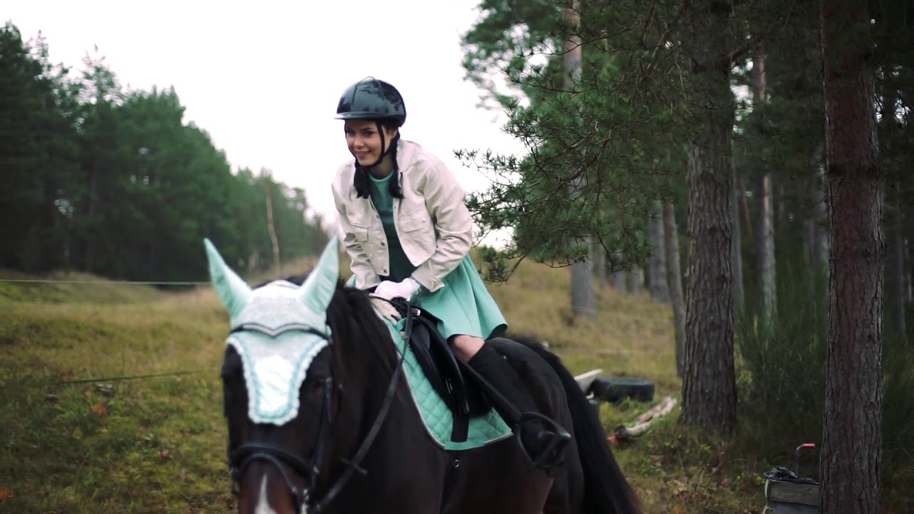 Horse riding. - YouTube