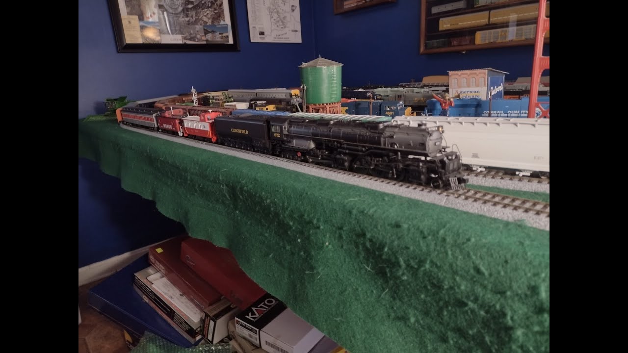 Happy Thanksgiving! Ho scale Clinchfield Challenger excursion train ...