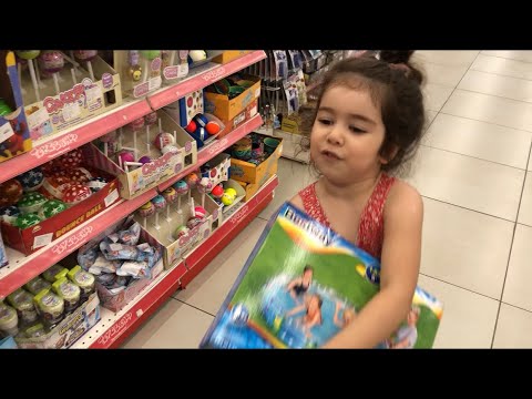 Şişme havuz almaya gittik. İstediğimiz model yoktu. Atayla sude çok üzüldü. For kids,
