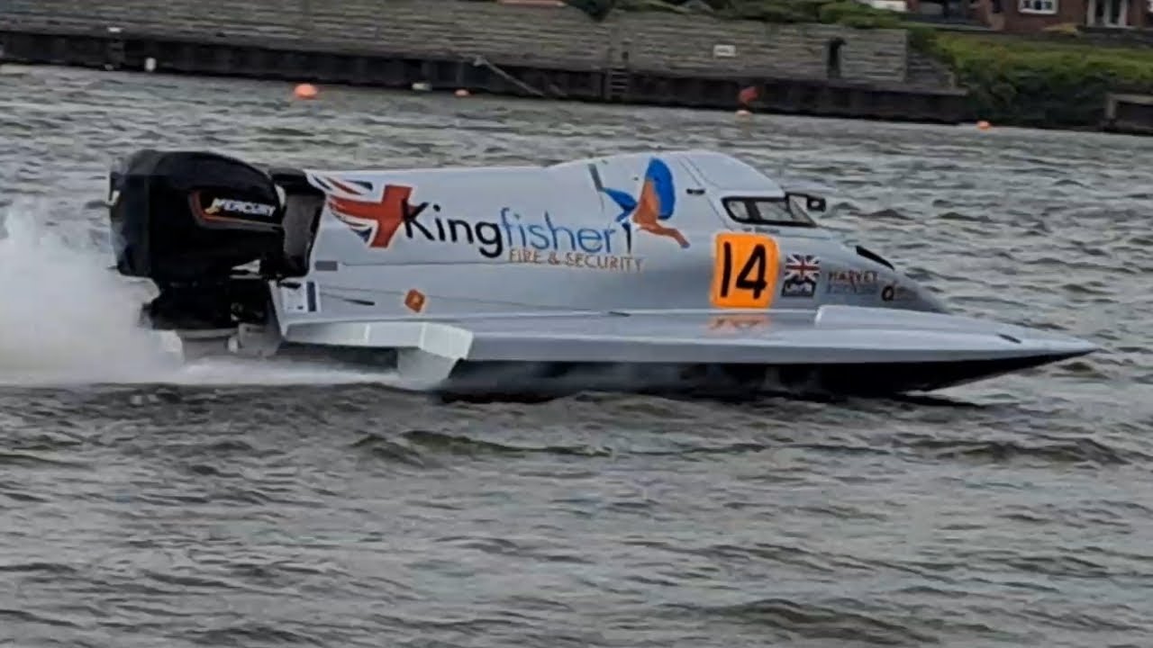 Formula 2 heat 1 Jetty start Powerboat racing oulton broad LOBMBC - YouTube