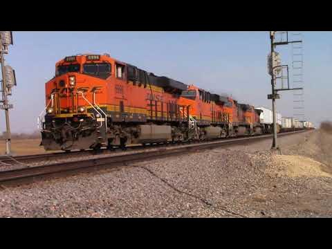 Elephant Style BNSF “Z” Heads West into Williamsfield, IL on a Sunday Afternoon - Chillicothe ...