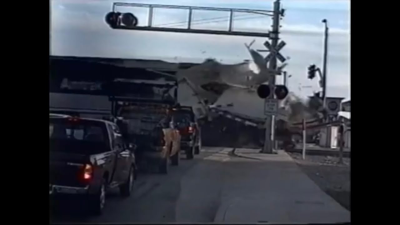 Amtrak Train Hits Tractor Trailer - YouTube