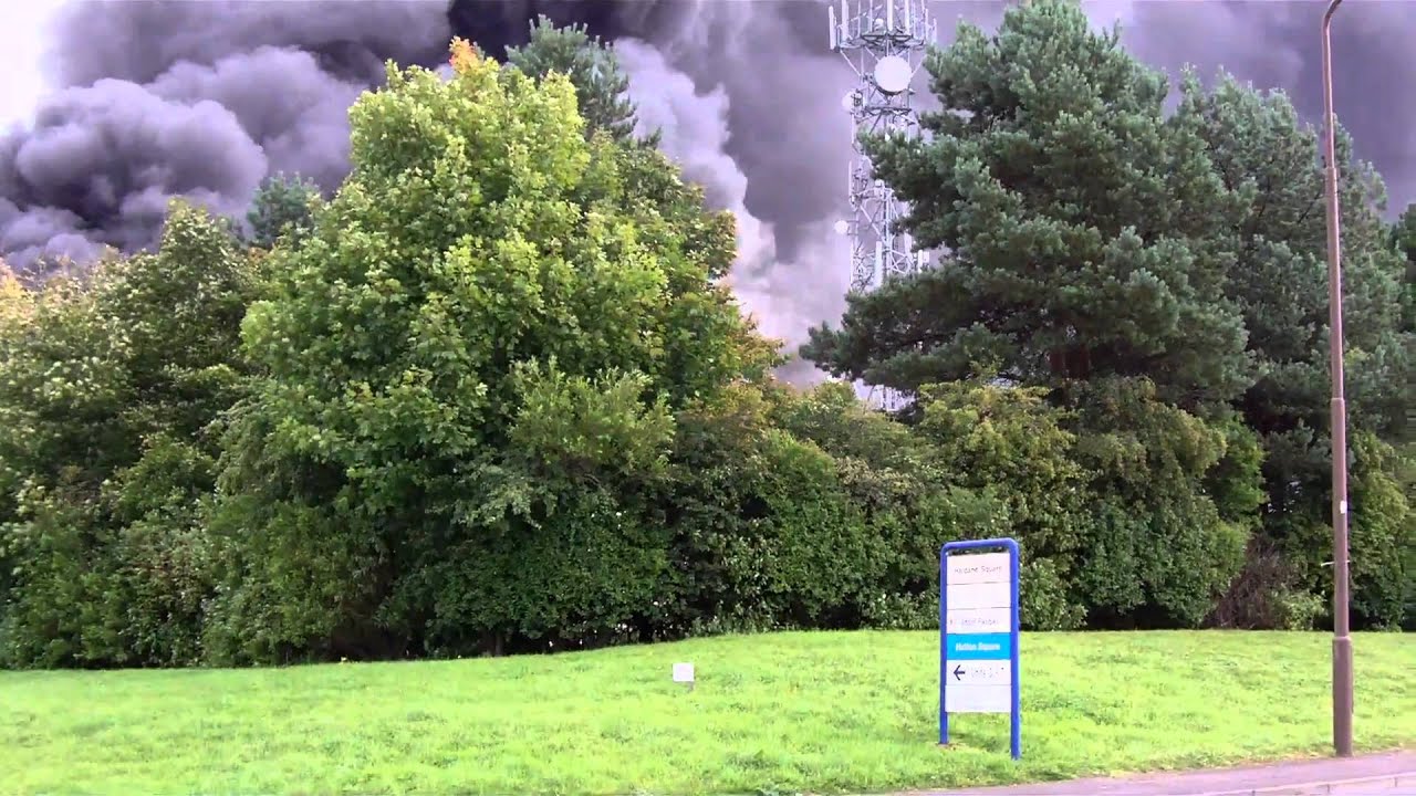 Livingston Brucefield Estate Armcor Flexibles fire - YouTube