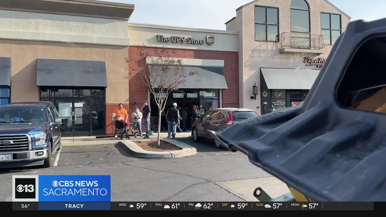 3 injured when car crashes into Sacramento UPS Store - YouTube