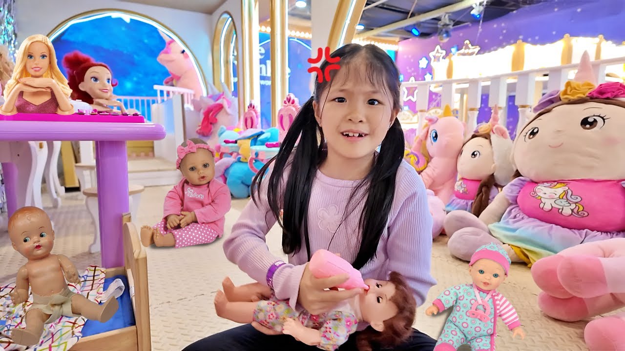 Main Boneka Bayi, Mandi Bola dan Mainan Anak Perempuan di Playground ...
