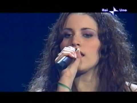 Helena Hellwig - Di luna morirei (Sanremo, 03-03-06) - YouTube