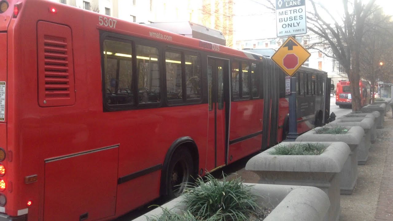 WMATA 2003 Neoplan AN460A #5307 Startup and takeoff - YouTube