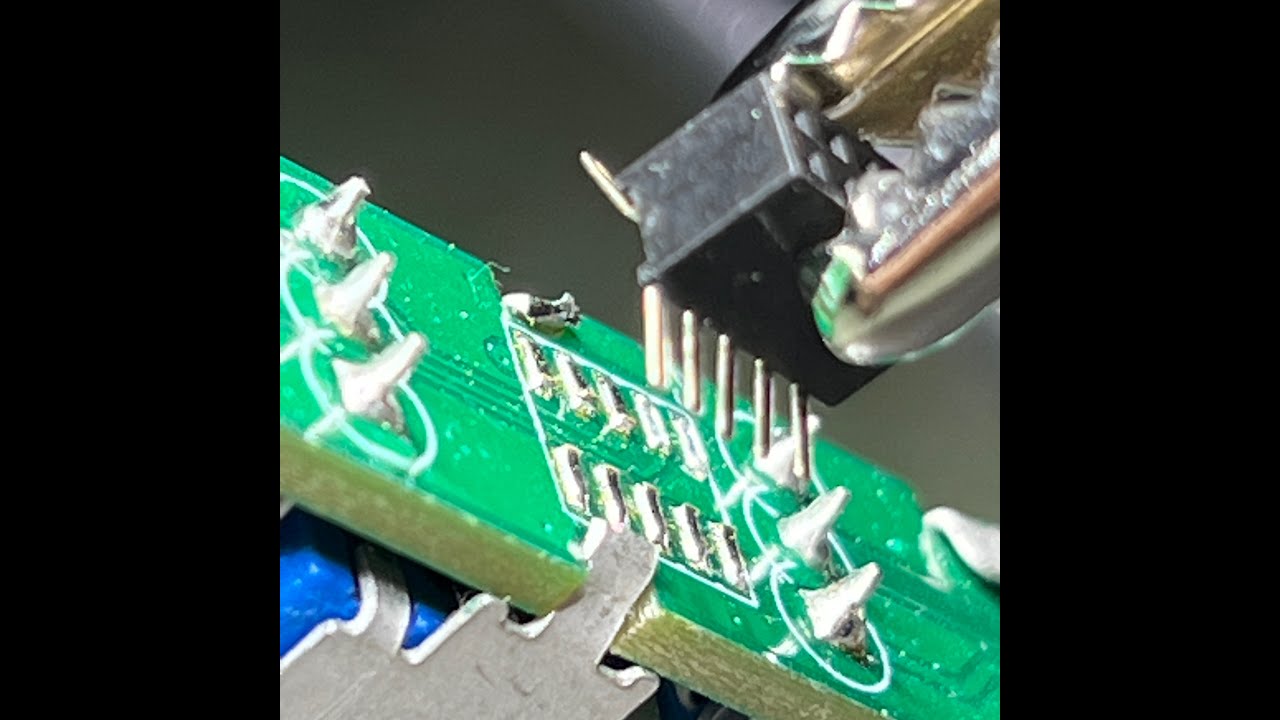 Fixing a 2hp Verb with a Soldering Iron - YouTube