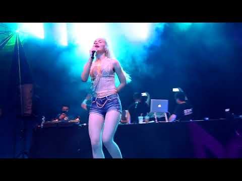 Aleyna Tilki   Sen Olsan Bari Oberhausen Konseri 04 05 2018 Galatasaray Gomis