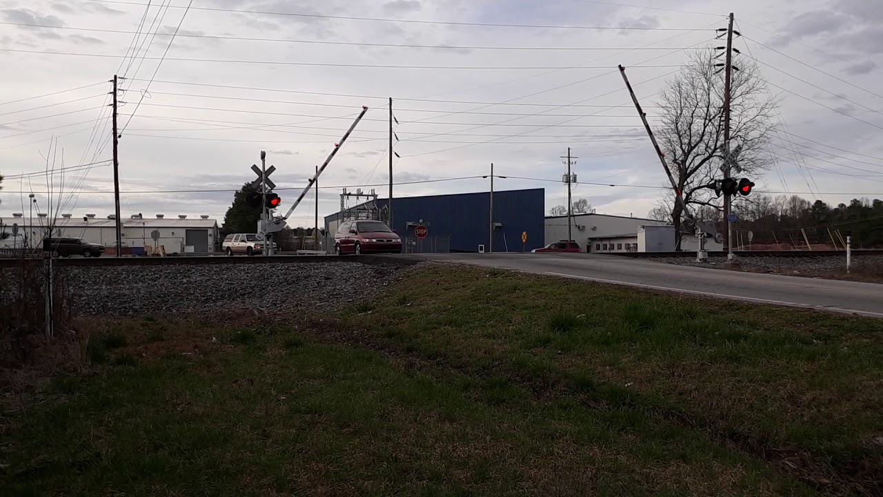 NS 237 with NS 8057 ES44AC leading and NS 9675 C40-9W - YouTube