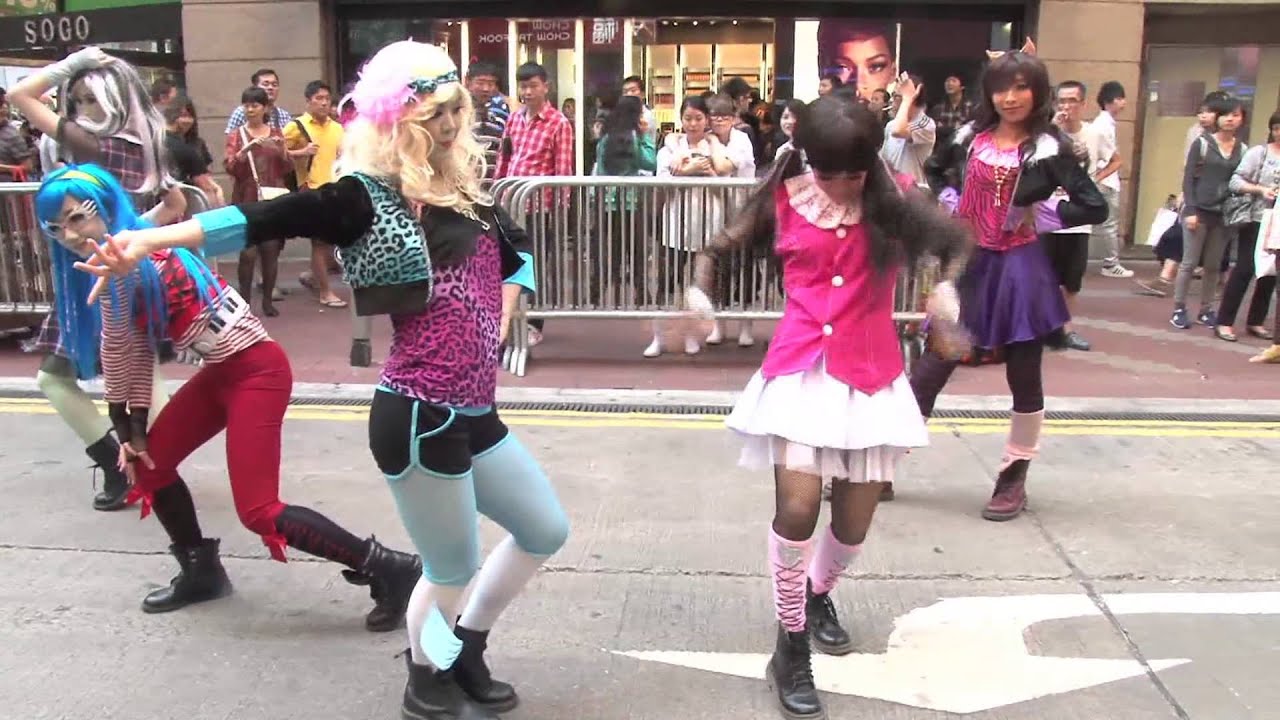 Monster High Street Flash Mobs - YouTube