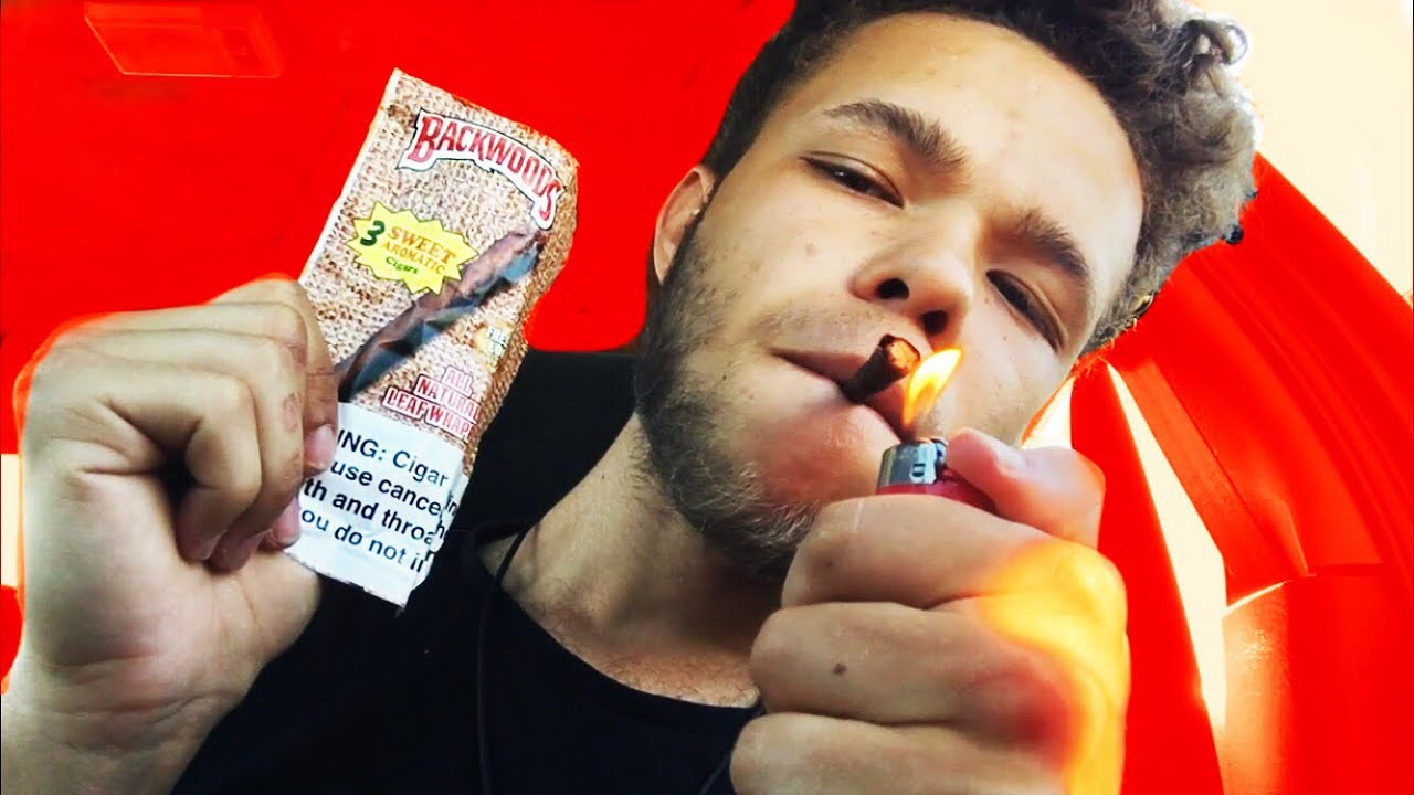FIRST TIME SMOKING A BACKWOODS!!!! - YouTube