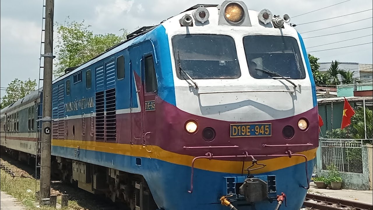 [2083] D19E - 945 Ra Cấp Kéo SSE3 Chở Anh @quocds1998 Qua Ga Thanh Khê ...