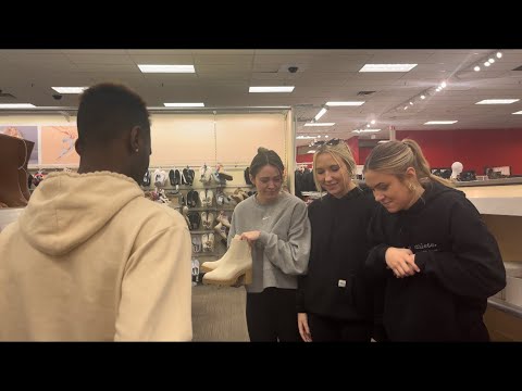 Taking pics of strangers feet - YouTube