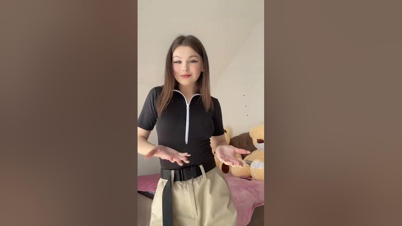 ДІВЧИНА БЕЗ ОДЯГУ У КОМЕНТАРЯХ 🥰 Shorts Youtube