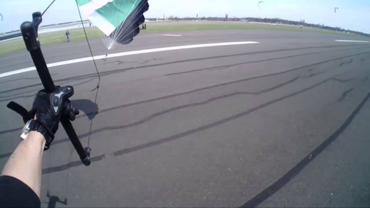 Speedboarding on Airfield Tempelhof Berlin - YouTube