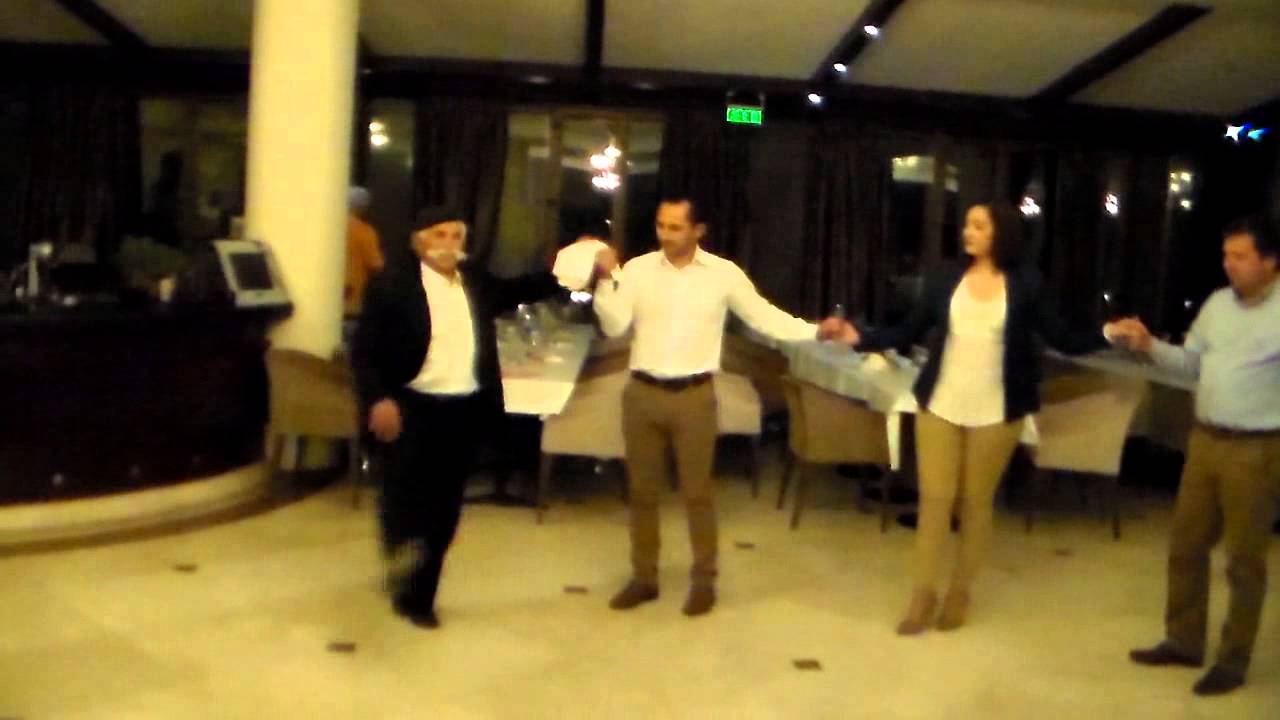Ο ΧΟΡΟΣ ΤΟΥ ΣΥΛΛΟΓΟΥ ΣΑΡΑΚΑΤΣΑΝΩΝ ΔΥΤ.ΜΑΚΕΔΟΝΙΑΣ Ο ΦΛΑΜΠΟΥΡΑΣ ΣΤΗ ...