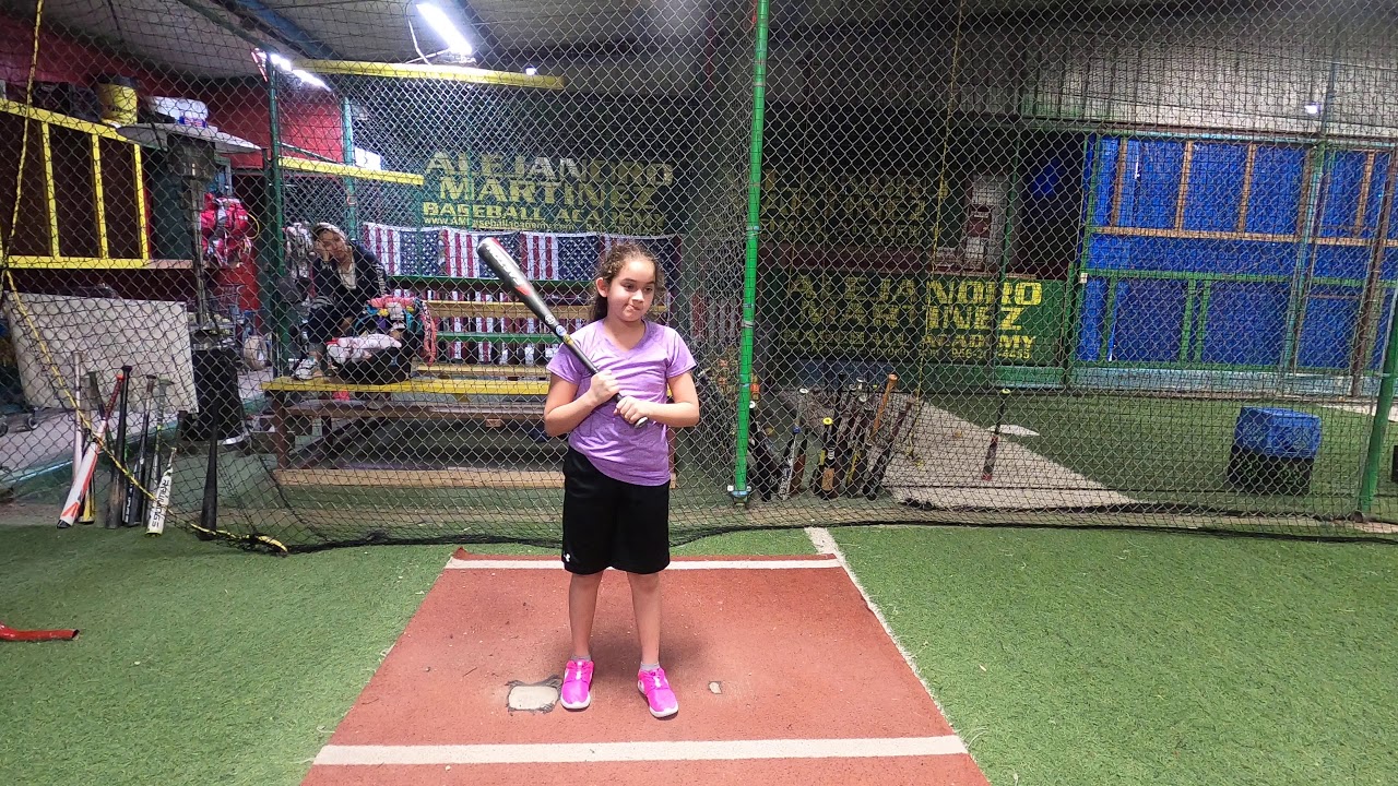 Faith Hernandez 9u first time swinging a bat(1) - YouTube
