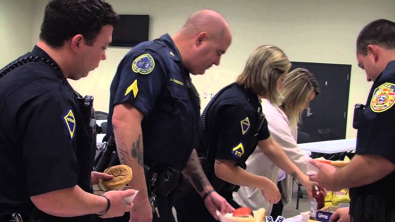 "Grilling with Gwatney" cooks for the Jacksonville Police Department ...