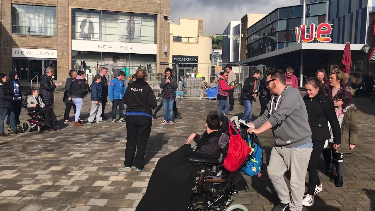 Canolfan Elfed Flash Mob - Beauty and the Beast Jr - YouTube