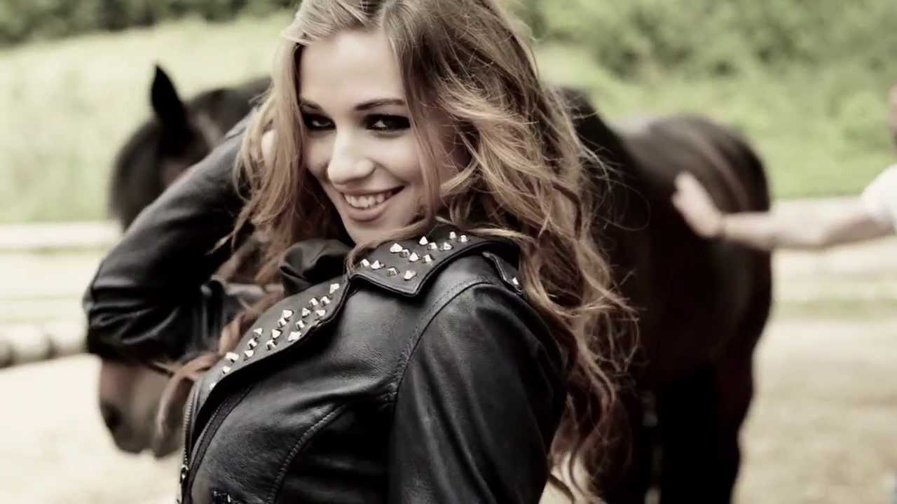 Delan Backstage - YouTube