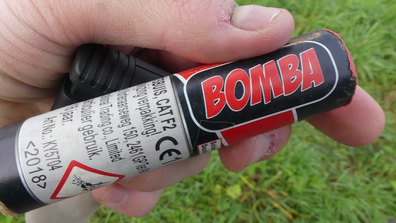 Bomba | 4 stuks | China Red Vuurwerk - YouTube