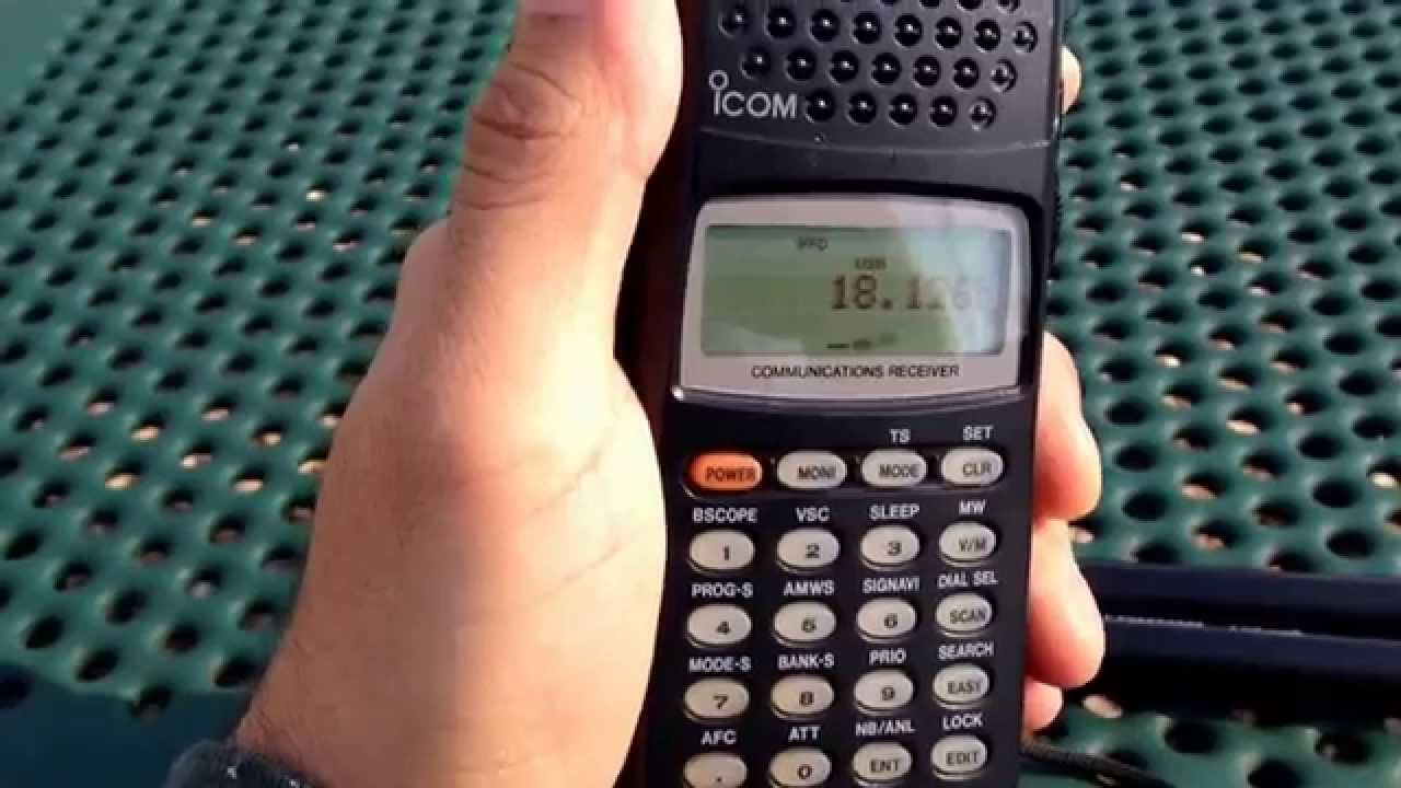 Icom r-10 receiver 17m band HF - YouTube