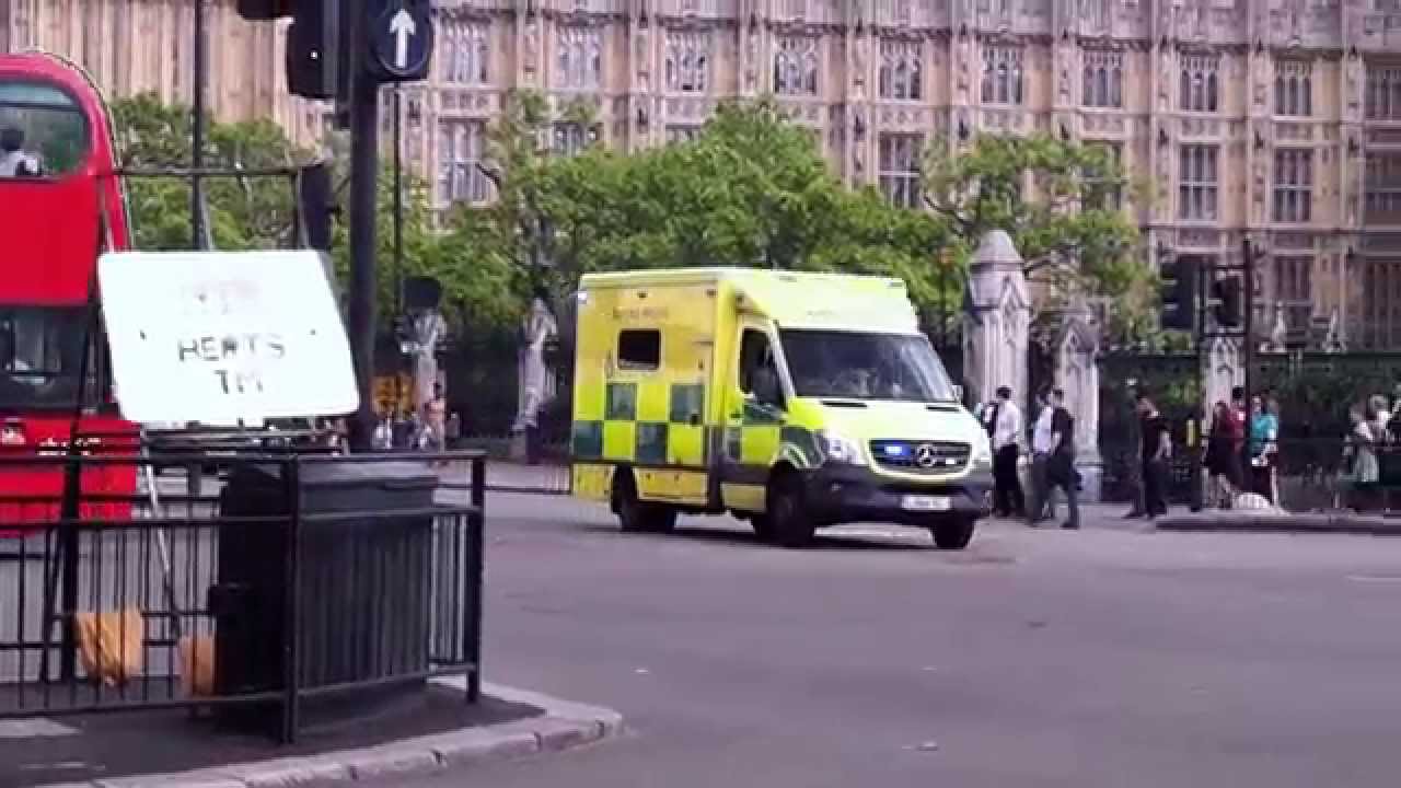 [NEW] London Ambulance Service - 2015 Mercedes Sprinter Responding ...