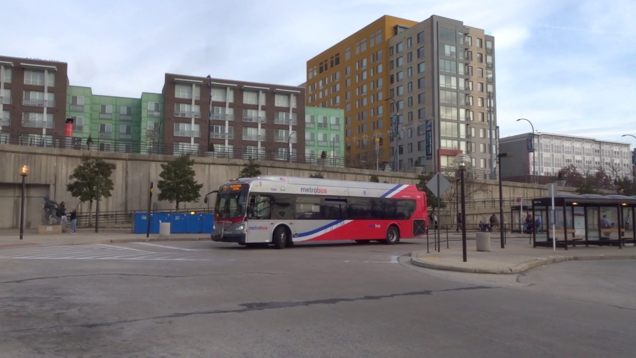 WMATA Metrobus: Silver Spring bound XDE40 7252 Rt.Y7 leaving Wheaton ...
