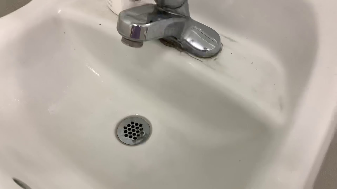 [622] Dollar Tree Unisex Restroom - YouTube