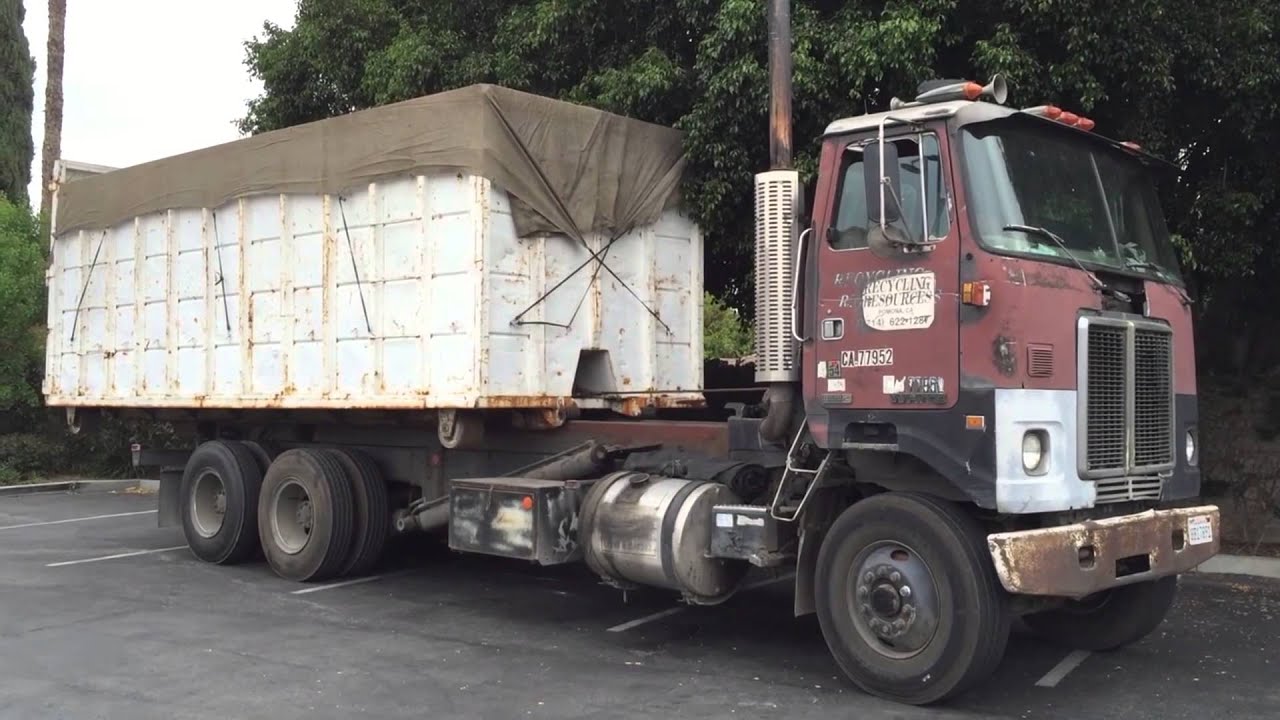 White Road Commander 2 Powered by a Detroit 8V92TAG - YouTube