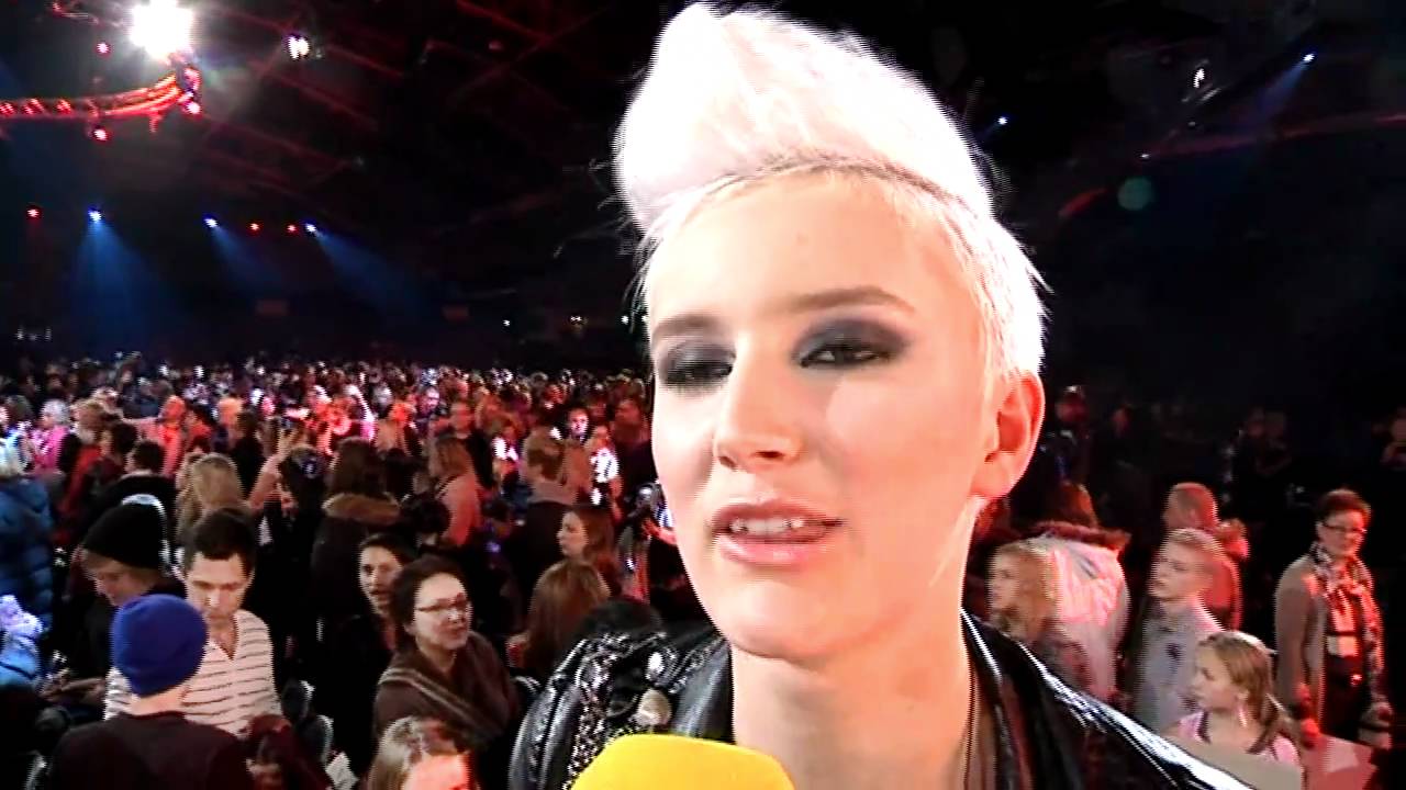 Elin Blom direkt efter sändningen - YouTube