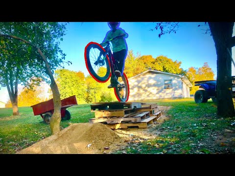 Building DIY MTB feature - YouTube