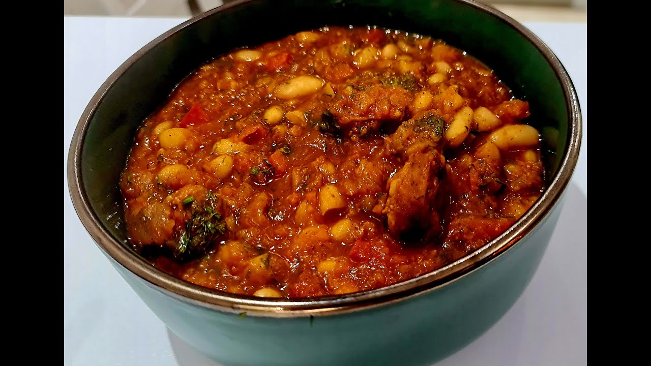 Mâncare de fasole / Bean dish with smoked sausage. - YouTube