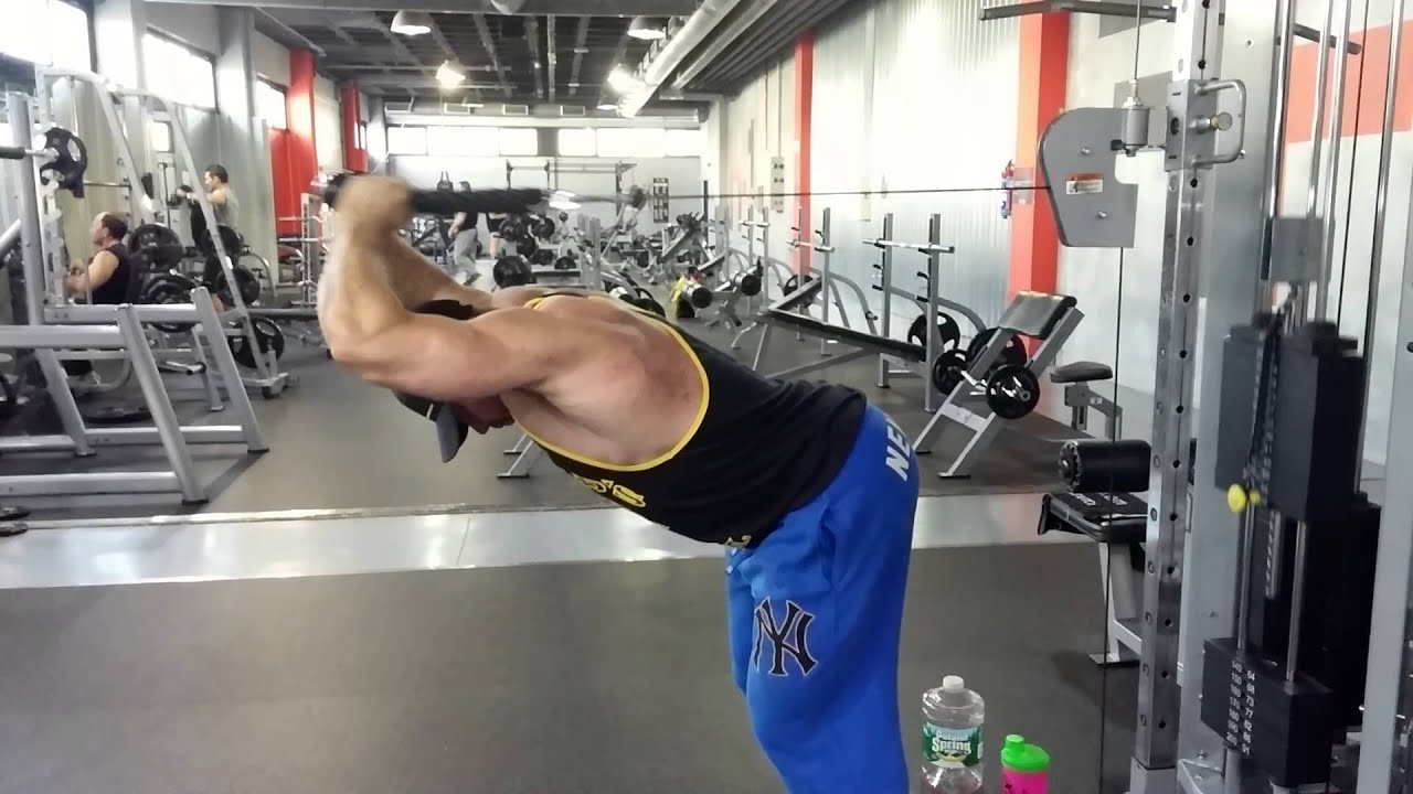 Triceps polea alta cuerda estirando 3" Asis jove - YouTube