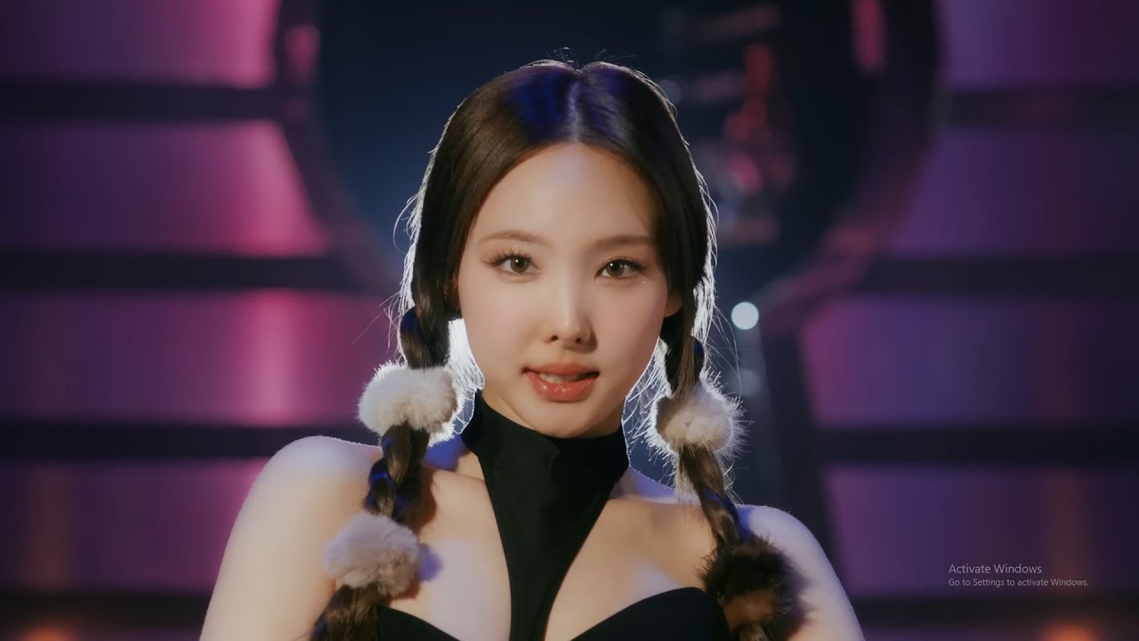 TWICE Moonlight Sunrise loop - YouTube