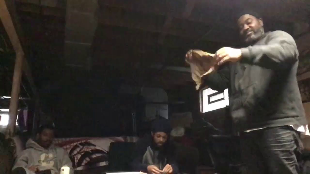 Rolling up 1oz fronto leaf - YouTube