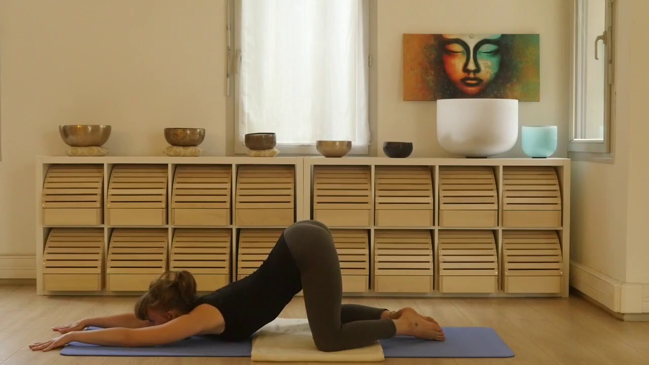 Posture de Yoga : Marjariasana 2 La posture du chat qui s'étire - YouTube