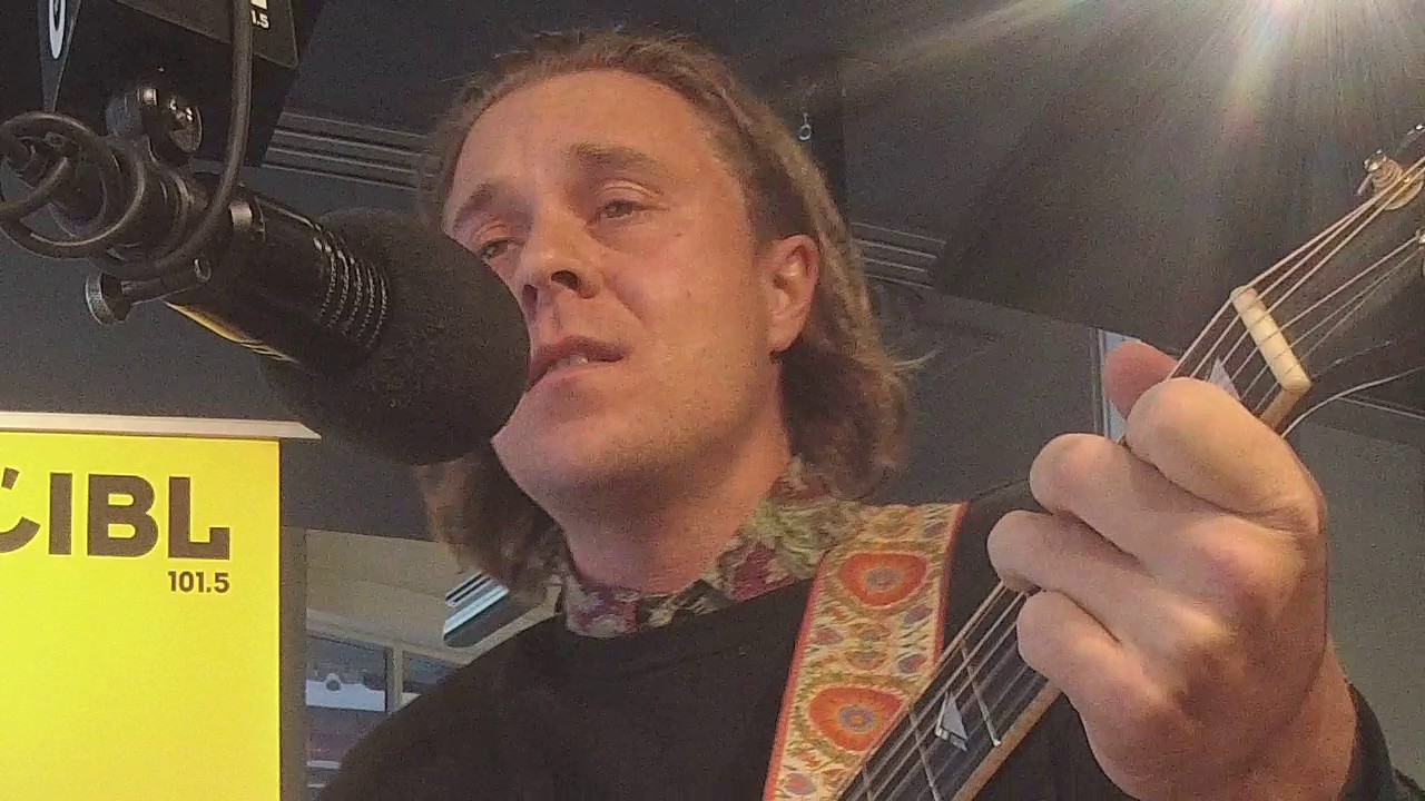 Le Retour | Jon Matte, chanteur du groupe The Franklin Electric chante ...