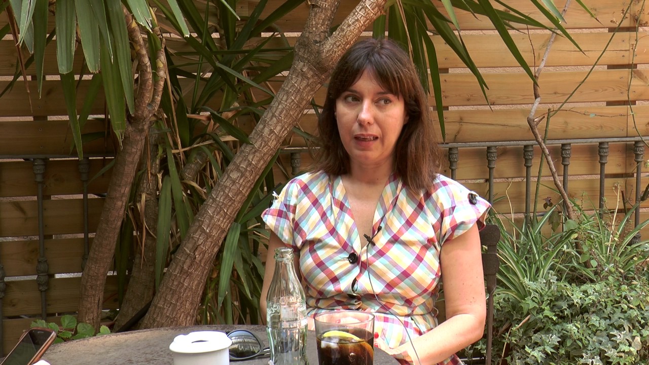 Qüestionari a Laura Jou - YouTube