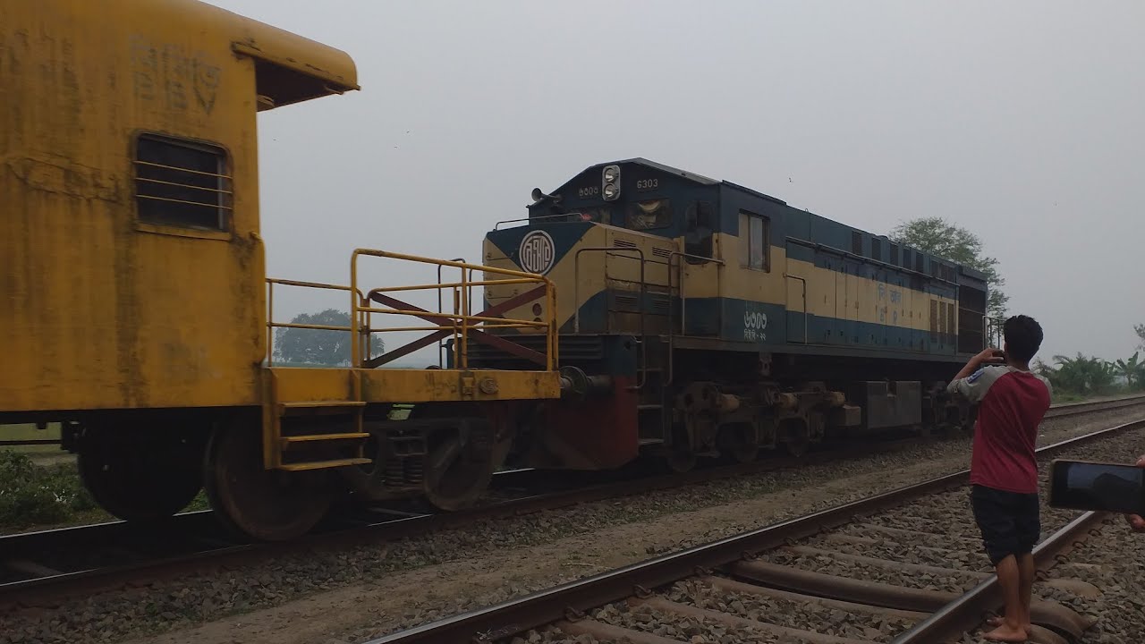 Parcel Van Train Passing Gaidghat - YouTube