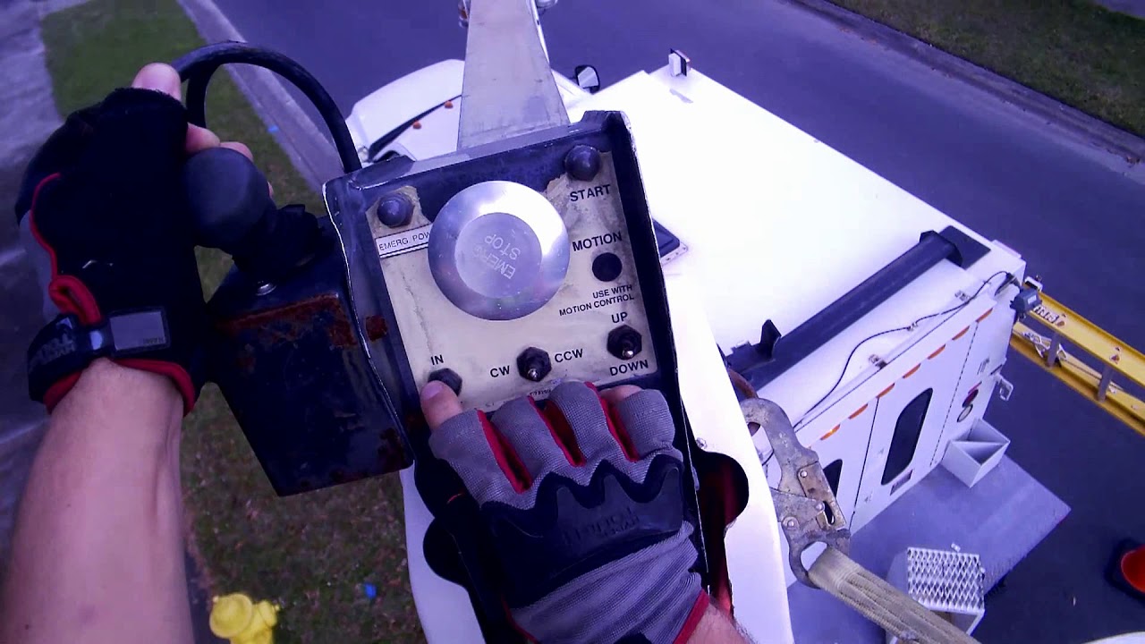 Instalacion de un drop fibra optica, Installation of a fiber optic drop ...