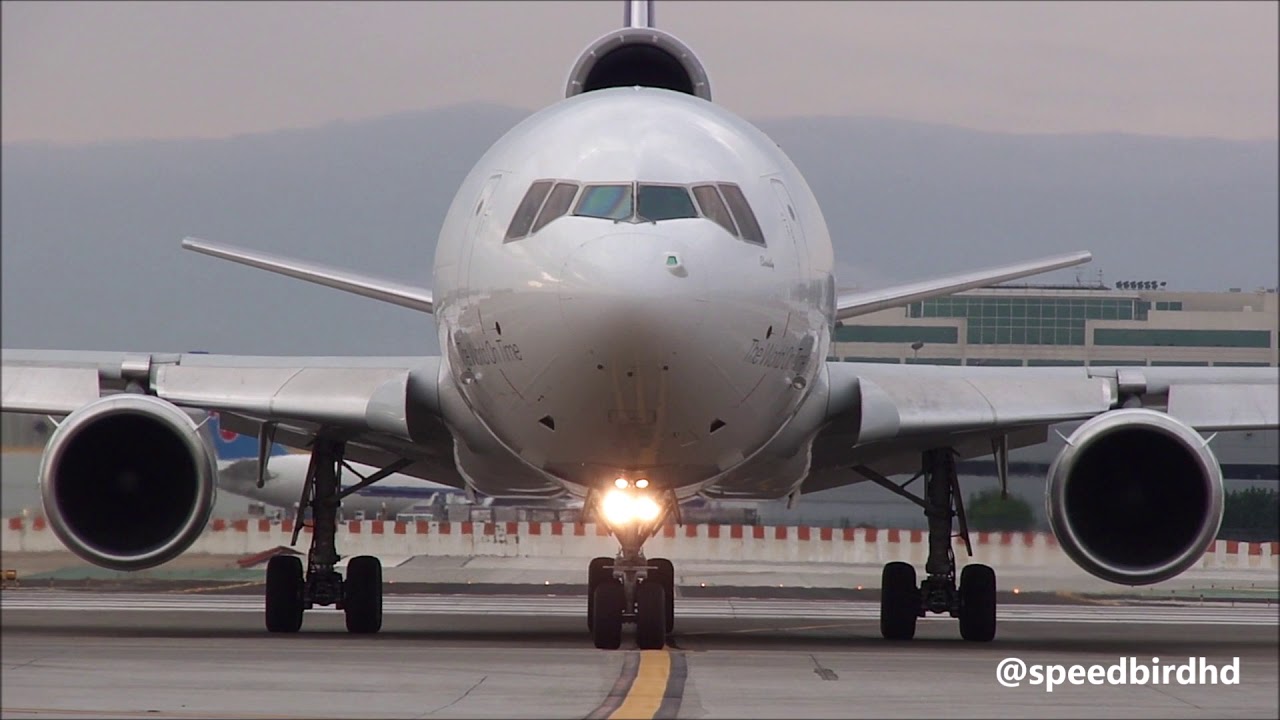 McDonnell Douglas MD-11s at LAX - YouTube