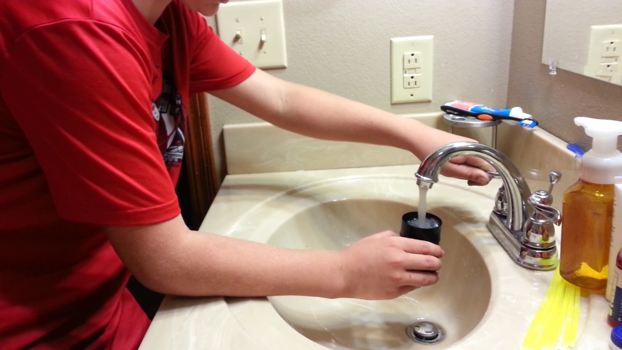 How to make silly sludge out of water diy - YouTube