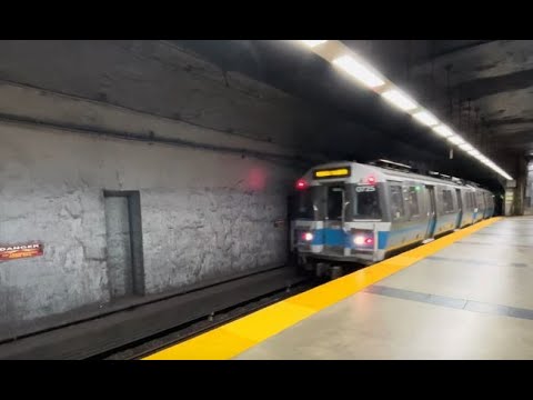 Blue Line 0725 pulls into Maverick Square on its way to Wonderland ...