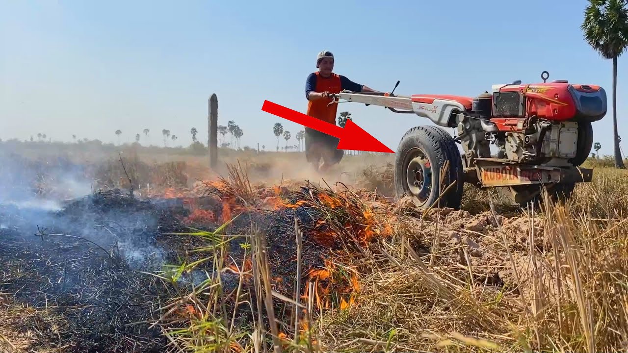 Good Best Action Tractor Kubota RT 140 DI Go Plow Field Sand , Farmer ...