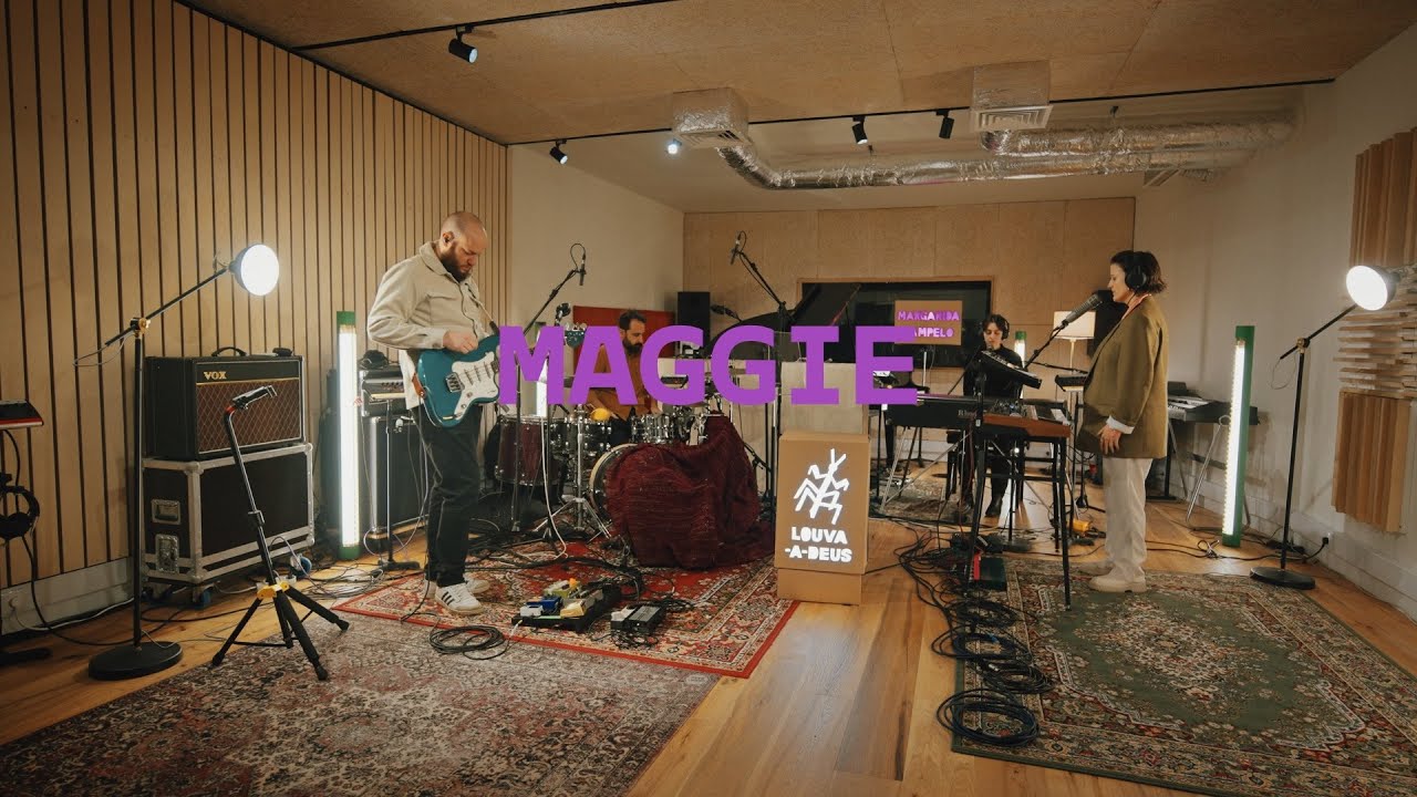 Margarida Campelo ao vivo no louva-a-deus | Maggie - YouTube