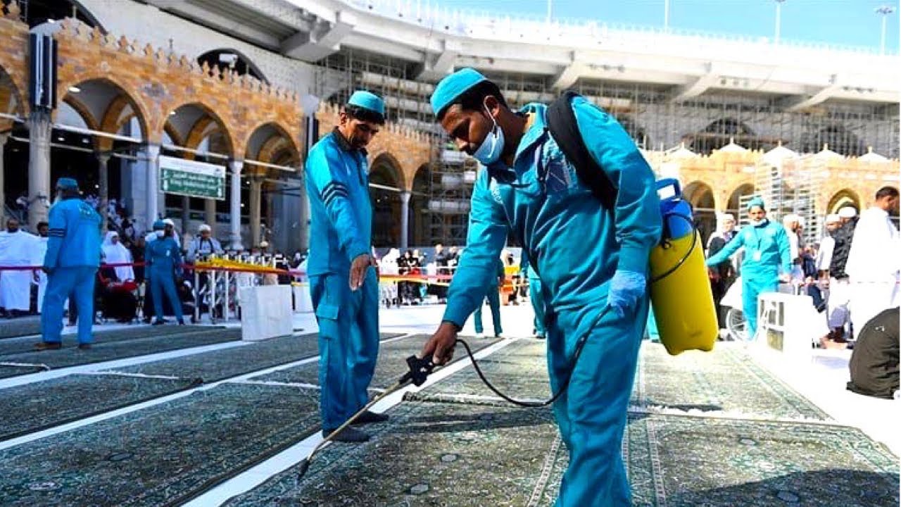 HARAMAIN Cleaning And Wash || Sprying in Makkah Holy Mosque - YouTube