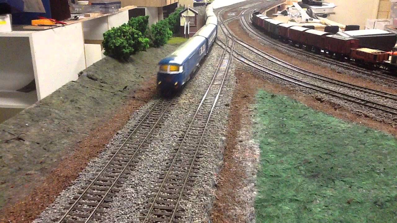 Bachmann Blue Pullman at Quatford Junction - YouTube