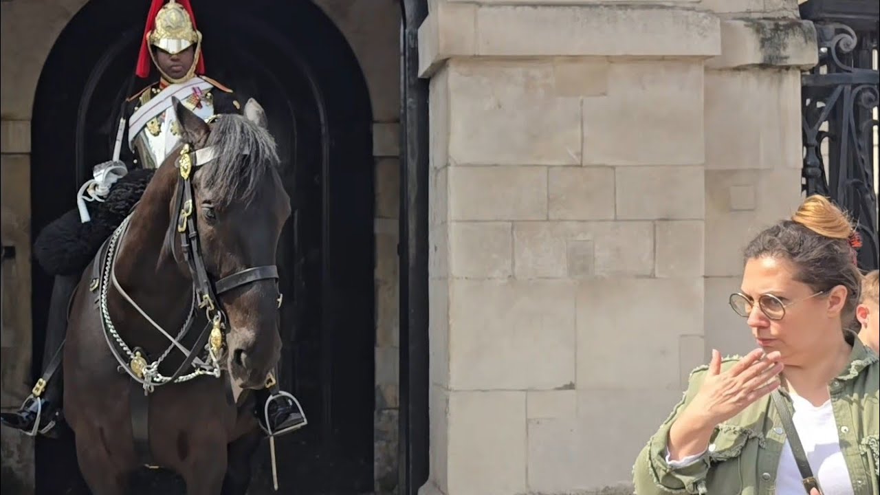 FRENCH WOMEN ON THE PHONE BIG BOSS SALUTE NOT LISTENING #kingsguard ...